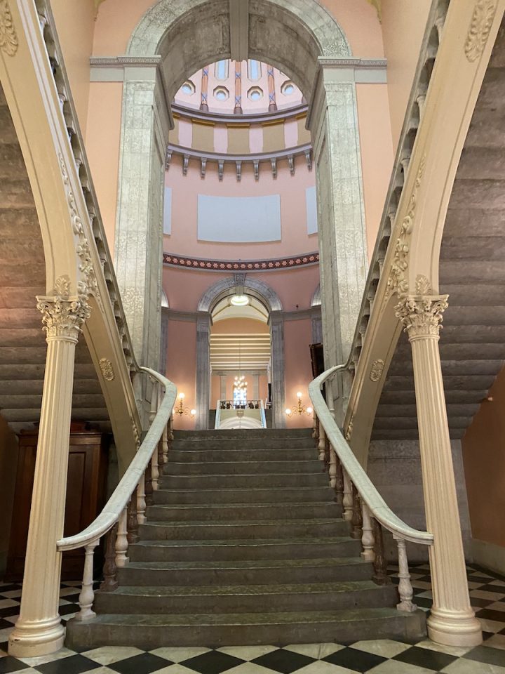 Visiting the Ohio Statehouse